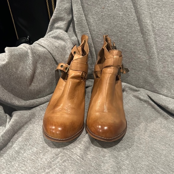 Zigi Soho | Shoes | Zigi Soho Rosemary Twin Buckle Boot | Poshmark